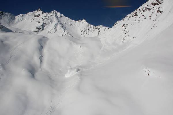 Tirol: Lawinenwarndienst belegt nach Erkundungsflügen das umfangreiche ...